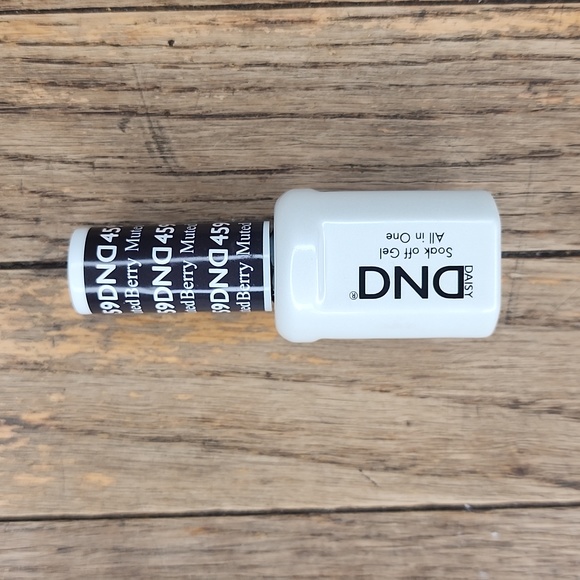 DND | Makeup | Dnd Daisy Muted Berry 459 Dark Purple Gel Nail Polish ...